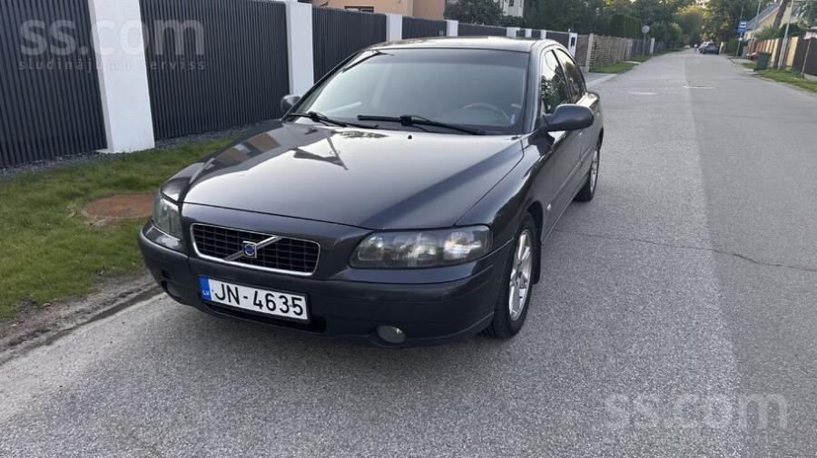 Grey Volvo S60 2002 in Jurmala, with an engine capacity of 2.40 L and mileage of 440 thousand km for 1900 €, photo 5 on AUTOMOTO.COM.LV