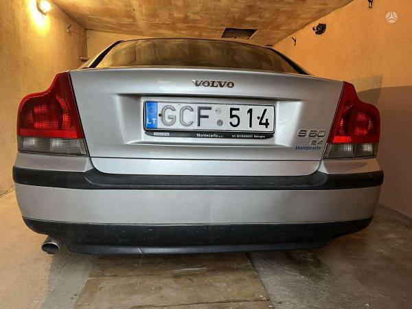 Grey Volvo S60 2002 in Pakruojis, with an engine capacity of 2.40 L and mileage of 344 thousand km for 1500 €, photo 8 on AUTOMOTO.COM.LV
