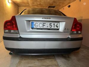 Grey Volvo S60 2002 in Pakruojis, with an engine capacity of 2.40 L and mileage of 344 thousand km for 1500 €, photo 9 on AUTOMOTO.COM.LV