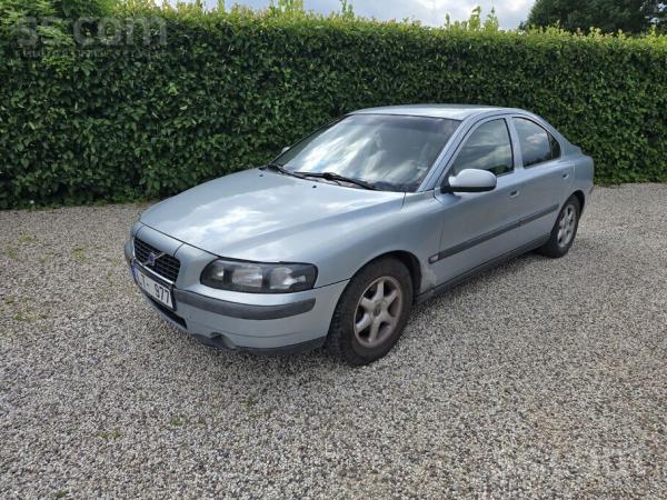 Grey Volvo S60 2002 in Limbazi, with an engine capacity of 2.40 L and mileage of 363 thousand km for 1200 €, photo 1 on AUTOMOTO.COM.LV