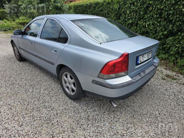 Grey Volvo S60 2002 in Limbazi, with an engine capacity of 2.40 L and mileage of 363 thousand km for 1200 €, photo 2 on AUTOMOTO.COM.LV