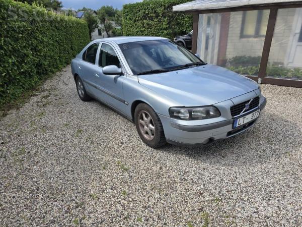 Grey Volvo S60 2002 in Limbazi, with an engine capacity of 2.40 L and mileage of 363 thousand km for 1200 €, photo 3 on AUTOMOTO.COM.LV