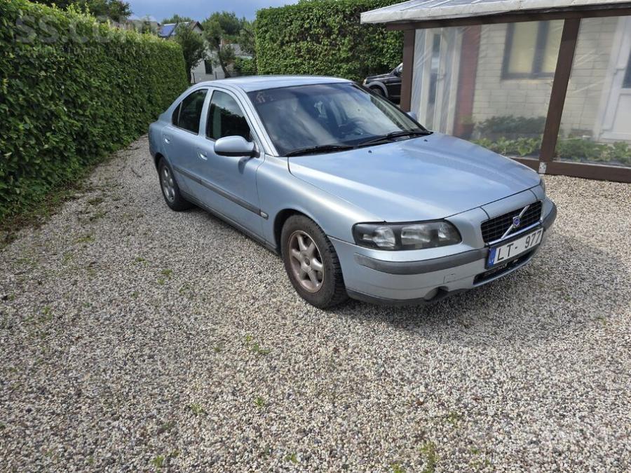 Pelēks Volvo S60 2002 Limbaži, ar dzinēja tilpumu 2.40 L un nobraukumu 363 tūkst. km par 1200 €, foto 4 vietnē AUTOMOTO.COM.LV