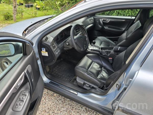 Grey Volvo S60 2002 in Limbazi, with an engine capacity of 2.40 L and mileage of 363 thousand km for 1200 €, photo 4 on AUTOMOTO.COM.LV
