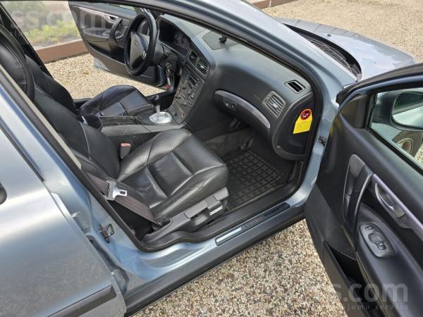 Grey Volvo S60 2002 in Limbazi, with an engine capacity of 2.40 L and mileage of 363 thousand km for 1200 €, photo 5 on AUTOMOTO.COM.LV