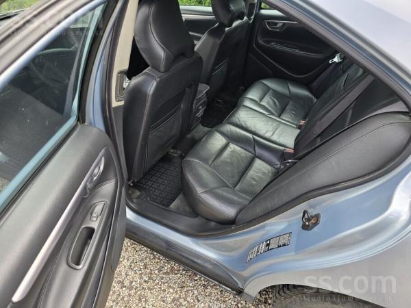Grey Volvo S60 2002 in Limbazi, with an engine capacity of 2.40 L and mileage of 363 thousand km for 1200 €, photo 6 on AUTOMOTO.COM.LV