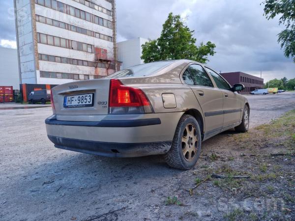 Pelēks Volvo S60 2002 Rīga, ar dzinēja tilpumu 2.40 L un nobraukumu 392 tūkst. km par 1200 €, foto 4 vietnē AUTOMOTO.COM.LV