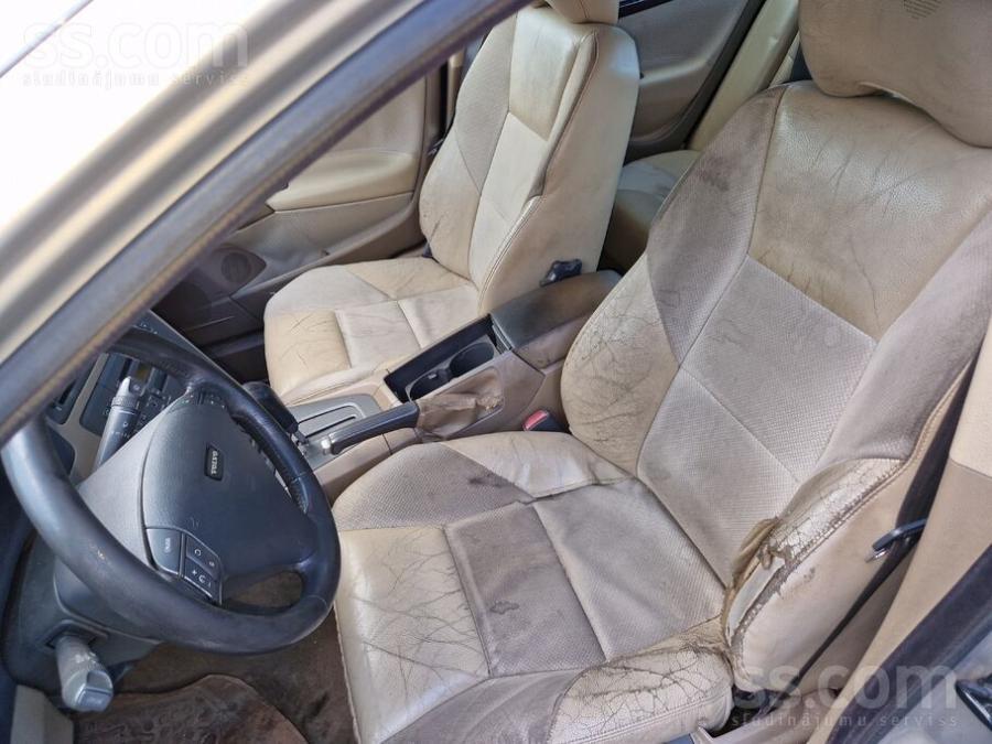 Pelēks Volvo S60 2002 Rīga, ar dzinēja tilpumu 2.40 L un nobraukumu 392 tūkst. km par 1200 €, foto 6 vietnē AUTOMOTO.COM.LV