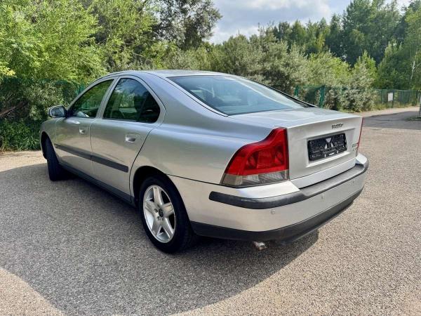 Pelēks Volvo S60 2002 Viļņa, ar dzinēja tilpumu 2.40 L un nobraukumu 295 tūkst. km par 1700 €, foto 3 vietnē AUTOMOTO.COM.LV