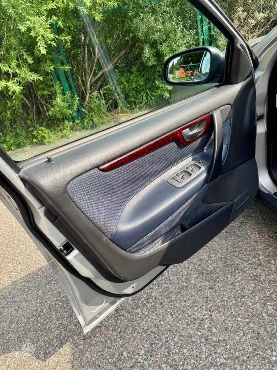 Grey Volvo S60 2002 in Vilnius, with an engine capacity of 2.40 L and mileage of 295 thousand km for 1700 €, photo 6 on AUTOMOTO.COM.LV