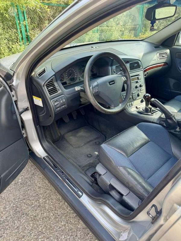 Pelēks Volvo S60 2002 Viļņa, ar dzinēja tilpumu 2.40 L un nobraukumu 295 tūkst. km par 1700 €, foto 6 vietnē AUTOMOTO.COM.LV