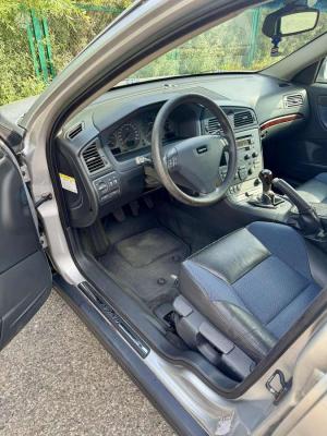 Grey Volvo S60 2002 in Vilnius, with an engine capacity of 2.40 L and mileage of 295 thousand km for 1700 €, photo 7 on AUTOMOTO.COM.LV