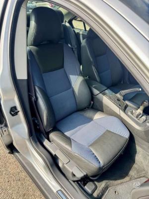 Grey Volvo S60 2002 in Vilnius, with an engine capacity of 2.40 L and mileage of 295 thousand km for 1700 €, photo 12 on AUTOMOTO.COM.LV