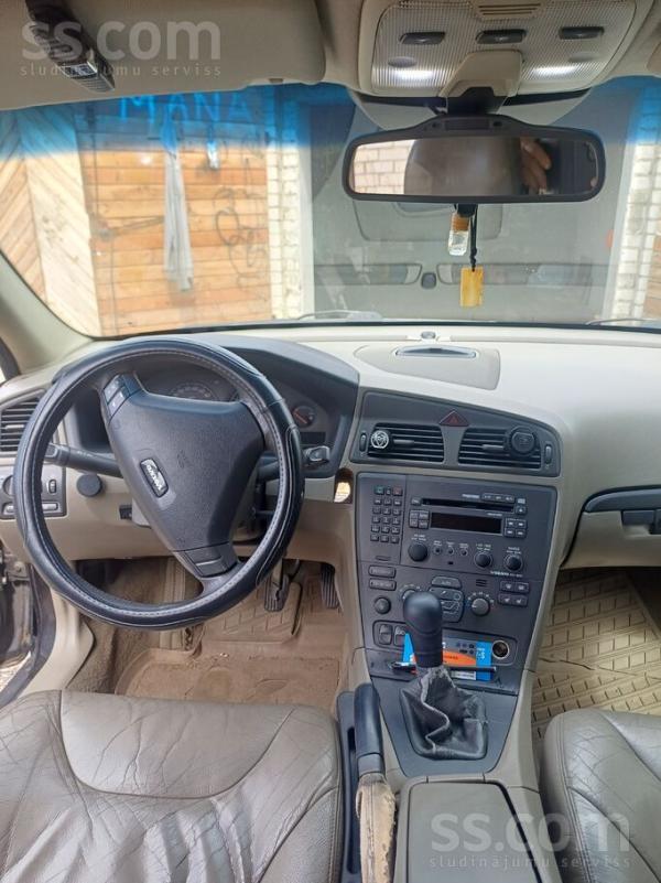 Pelēks Volvo S60 2002 Cēsis, ar dzinēja tilpumu 2.40 L un nobraukumu 425 tūkst. km par 600 €, foto 4 vietnē AUTOMOTO.COM.LV