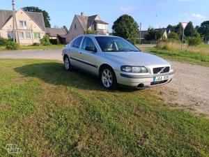 Pelēks Volvo S60 2002 Šauļi, ar dzinēja tilpumu 2.40 L un nobraukumu 411 tūkst. km par 1200 €, foto  vietnē AUTOMOTO.COM.LV