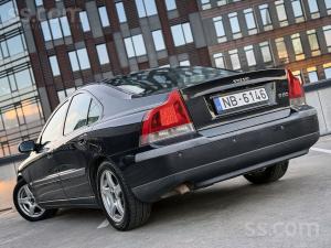 Серый Вольво С60 2002 в Рига, объемом двигателя 2.40 л и пробегом 257 тыс. км за 2000 €, фото 4 на AUTOMOTO.COM.LV