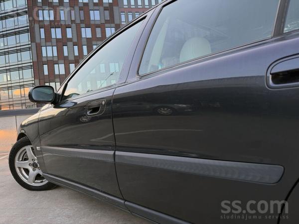 Pelēks Volvo S60 2002 Rīga, ar dzinēja tilpumu 2.40 L un nobraukumu 257 tūkst. km par 2000 €, foto 4 vietnē AUTOMOTO.COM.LV