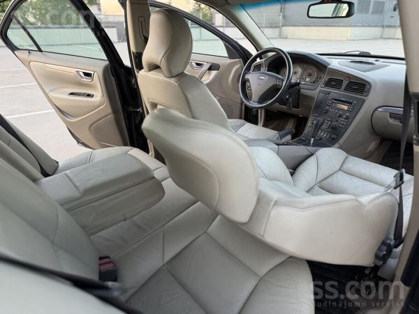 Pelēks Volvo S60 2002 Rīga, ar dzinēja tilpumu 2.40 L un nobraukumu 257 tūkst. km par 2000 €, foto 9 vietnē AUTOMOTO.COM.LV