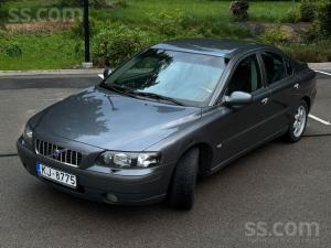 Pelēks Volvo S60 2002 Rīga, ar dzinēja tilpumu 2.40 L un nobraukumu 450 tūkst. km par 1290 €, foto  vietnē AUTOMOTO.COM.LV