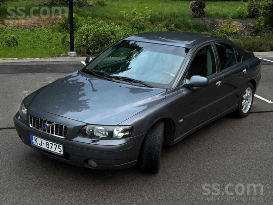 Pelēks Volvo S60 2002 Rīga, ar dzinēja tilpumu 2.40 L un nobraukumu 450 tūkst. km par 1290 €, foto 1 vietnē AUTOMOTO.COM.LV