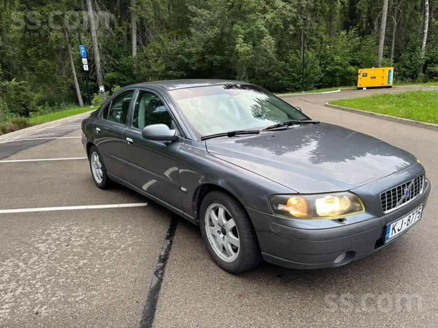 Pelēks Volvo S60 2002 Rīga, ar dzinēja tilpumu 2.40 L un nobraukumu 450 tūkst. km par 1290 €, foto 3 vietnē AUTOMOTO.COM.LV