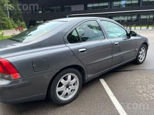 Pelēks Volvo S60 2002 Rīga, ar dzinēja tilpumu 2.40 L un nobraukumu 450 tūkst. km par 1290 €, foto 4 vietnē AUTOMOTO.COM.LV