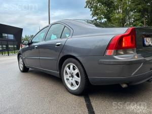 Pelēks Volvo S60 2002 Rīga, ar dzinēja tilpumu 2.40 L un nobraukumu 450 tūkst. km par 1290 €, foto 5 vietnē AUTOMOTO.COM.LV
