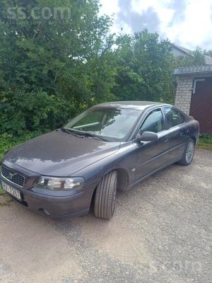 Pelēks Volvo S60 2002 Cēsis, ar dzinēja tilpumu 2.40 L un nobraukumu 425 tūkst. km par 500 €, foto  vietnē AUTOMOTO.COM.LV