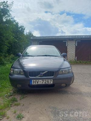 Pelēks Volvo S60 2002 Cēsis, ar dzinēja tilpumu 2.40 L un nobraukumu 425 tūkst. km par 500 €, foto 3 vietnē AUTOMOTO.COM.LV