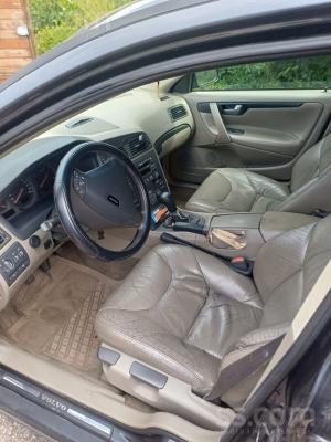 Pelēks Volvo S60 2002 Cēsis, ar dzinēja tilpumu 2.40 L un nobraukumu 425 tūkst. km par 500 €, foto 4 vietnē AUTOMOTO.COM.LV