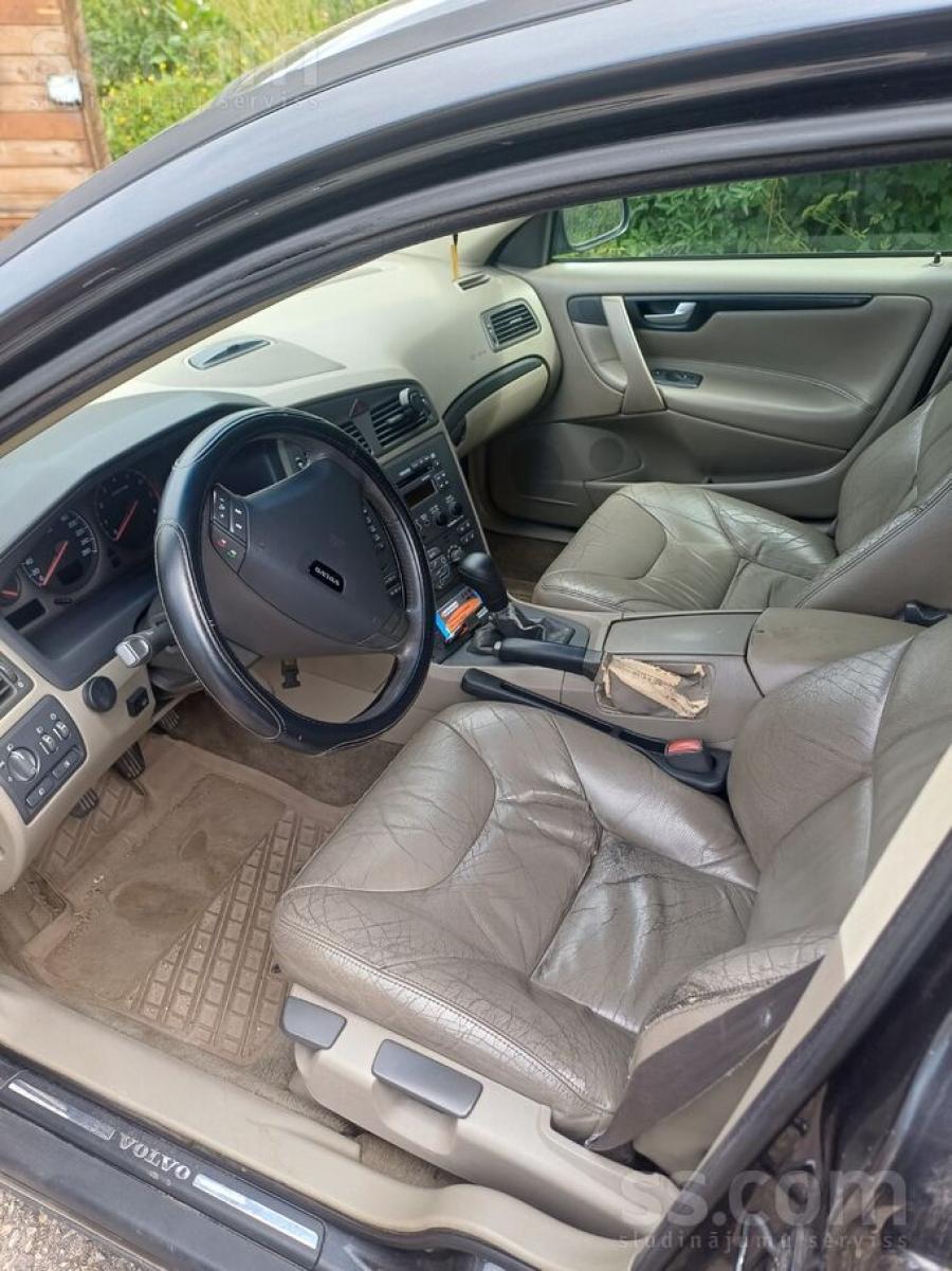 Pelēks Volvo S60 2002 Cēsis, ar dzinēja tilpumu 2.40 L un nobraukumu 425 tūkst. km par 500 €, foto 4 vietnē AUTOMOTO.COM.LV