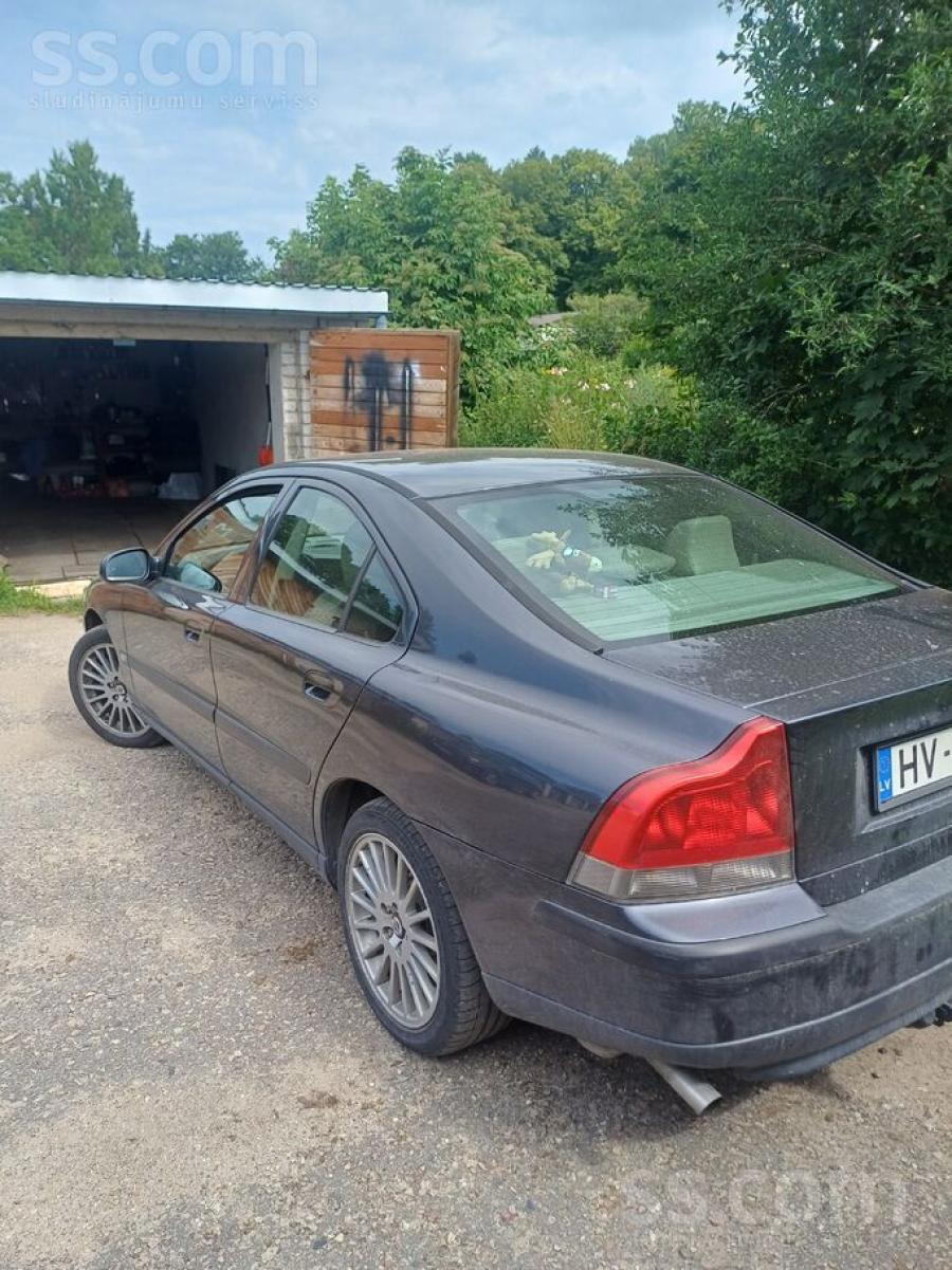 Pelēks Volvo S60 2002 Cēsis, ar dzinēja tilpumu 2.40 L un nobraukumu 425 tūkst. km par 500 €, foto 6 vietnē AUTOMOTO.COM.LV