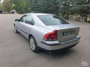 Серый Вольво С60 2002 в Каунас, объемом двигателя 2.40 л и пробегом 393 тыс. км за 1300 €, фото 4 на AUTOMOTO.COM.LV