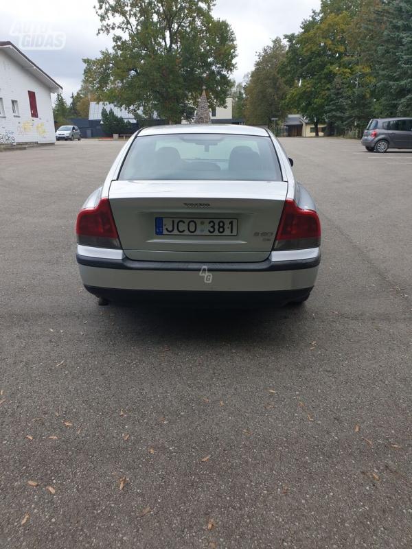 Grey Volvo S60 2002 in Kaunas, with an engine capacity of 2.40 L and mileage of 393 thousand km for 1300 €, photo 6 on AUTOMOTO.COM.LV