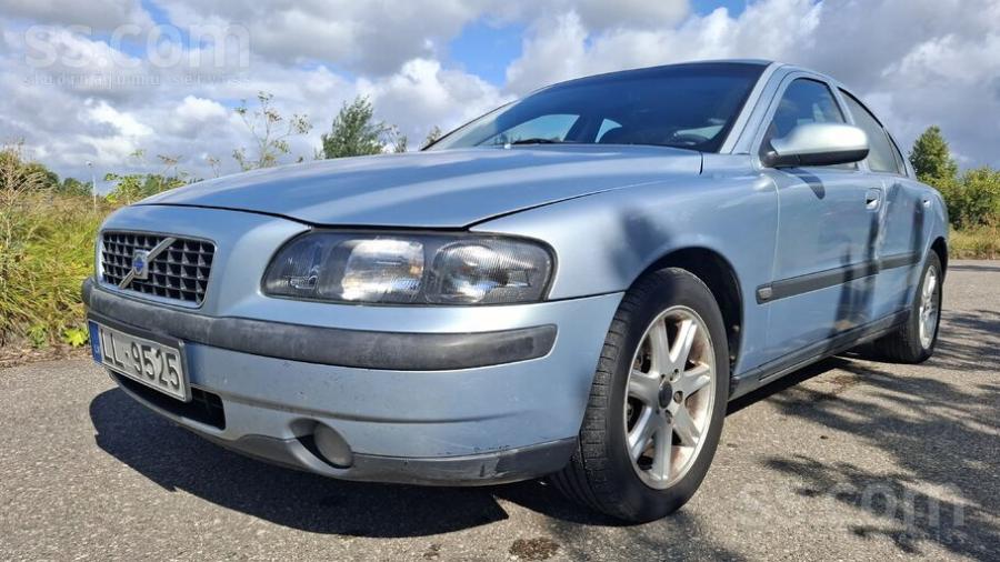 Pelēks Volvo S60 2002 Daugavpils, ar dzinēja tilpumu 2.40 L un nobraukumu 288 tūkst. km par 1200 €, foto 4 vietnē AUTOMOTO.COM.LV