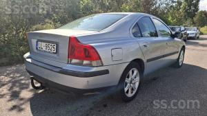 Pelēks Volvo S60 2002 Daugavpils, ar dzinēja tilpumu 2.40 L un nobraukumu 288 tūkst. km par 1200 €, foto 5 vietnē AUTOMOTO.COM.LV