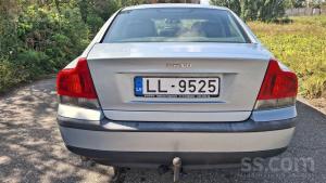 Pelēks Volvo S60 2002 Daugavpils, ar dzinēja tilpumu 2.40 L un nobraukumu 288 tūkst. km par 1200 €, foto 6 vietnē AUTOMOTO.COM.LV