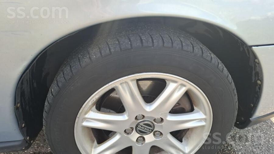 Pelēks Volvo S60 2002 Daugavpils, ar dzinēja tilpumu 2.40 L un nobraukumu 288 tūkst. km par 1200 €, foto 7 vietnē AUTOMOTO.COM.LV