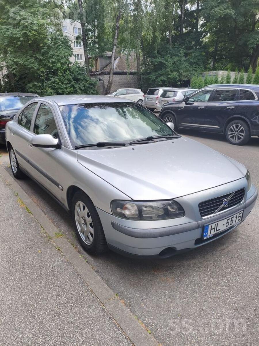 Grey Volvo S60 2002 in Riga, with an engine capacity of 2.40 L and mileage of 304 thousand km for 1390 €, photo 2 on AUTOMOTO.COM.LV