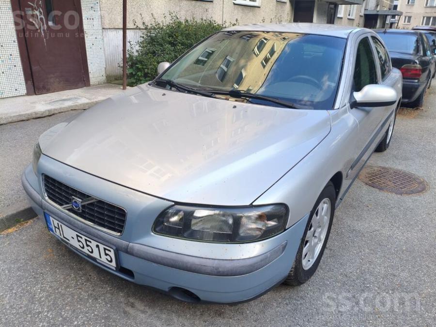 Grey Volvo S60 2002 in Riga, with an engine capacity of 2.40 L and mileage of 304 thousand km for 1390 €, photo 3 on AUTOMOTO.COM.LV