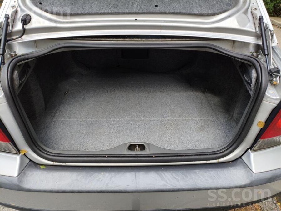 Grey Volvo S60 2002 in Riga, with an engine capacity of 2.40 L and mileage of 304 thousand km for 1390 €, photo 8 on AUTOMOTO.COM.LV