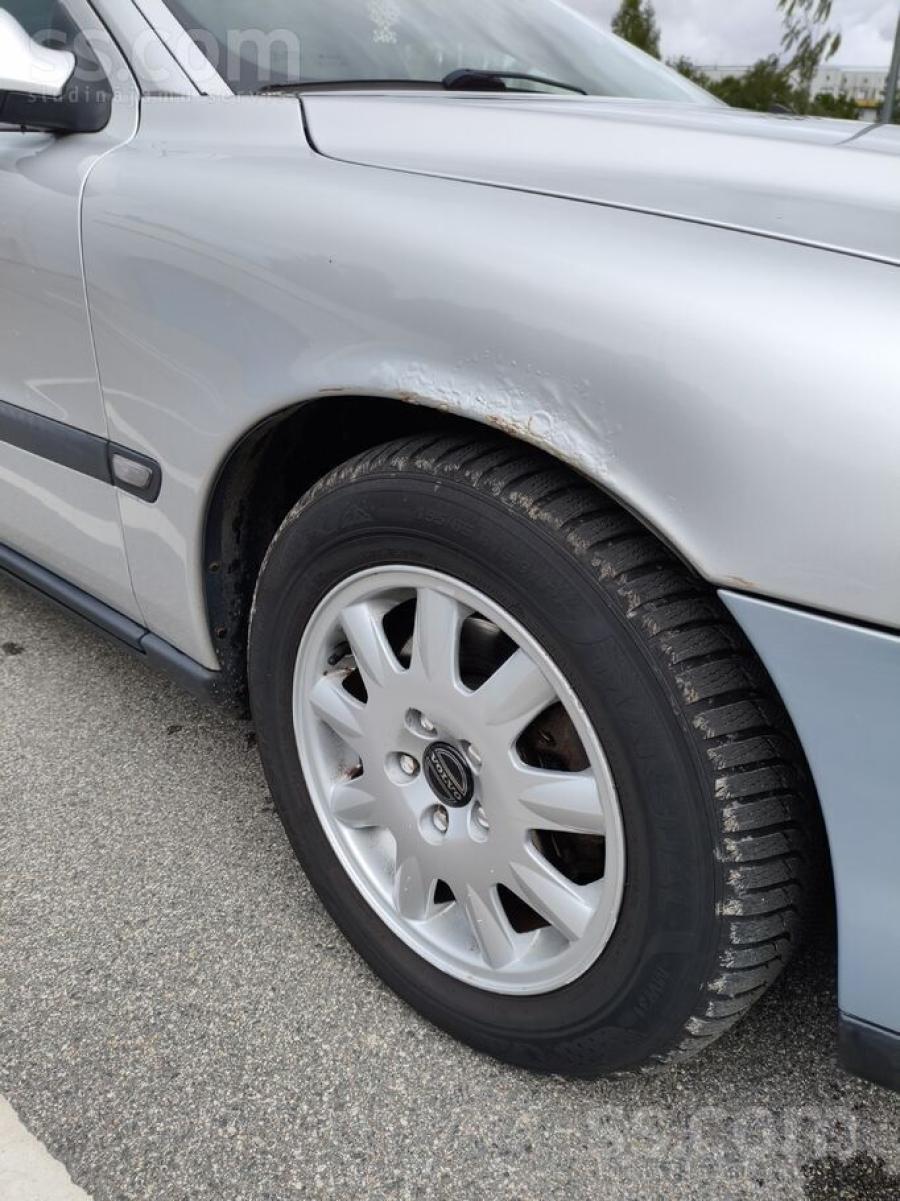 Grey Volvo S60 2002 in Riga, with an engine capacity of 2.40 L and mileage of 304 thousand km for 1390 €, photo 10 on AUTOMOTO.COM.LV