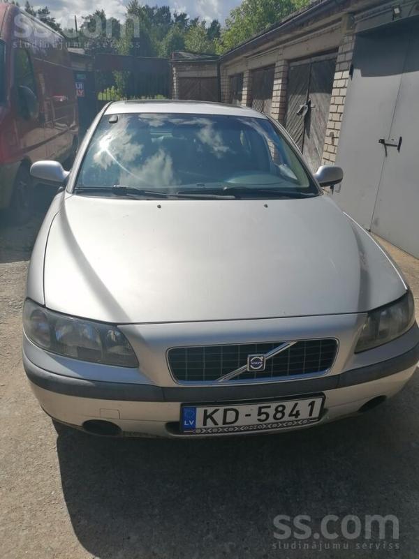 Pelēks Volvo S60 2002 Rīga, ar dzinēja tilpumu 2.40 L un nobraukumu 310 tūkst. km par 1500 €, foto 1 vietnē AUTOMOTO.COM.LV
