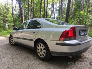 Pelēks Volvo S60 2002 Rīga, ar dzinēja tilpumu 2.40 L un nobraukumu 400 tūkst. km par 1250 €, foto  vietnē AUTOMOTO.COM.LV
