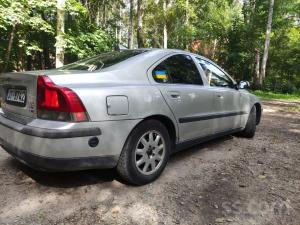 Grey Volvo S60 2002 in Riga, with an engine capacity of 2.40 L and mileage of 400 thousand km for 1250 €, photo 3 on AUTOMOTO.COM.LV