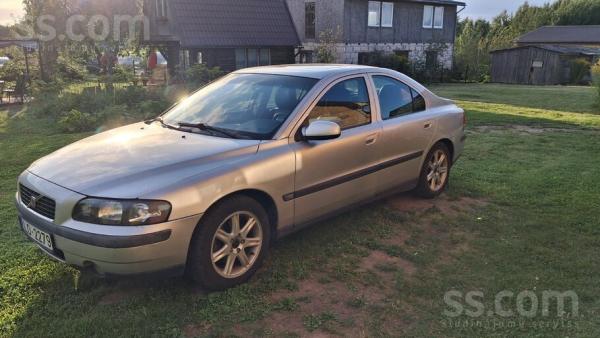 Pelēks Volvo S60 2002 Valka, ar dzinēja tilpumu 2.40 L un nobraukumu 286 tūkst. km par 1500 €, foto 2 vietnē AUTOMOTO.COM.LV