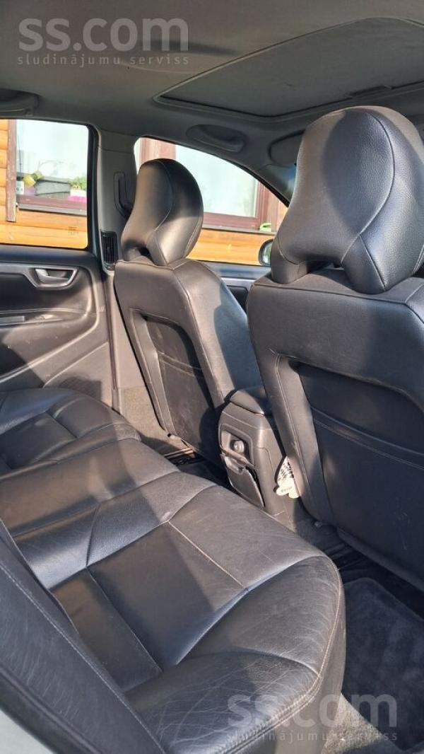 Pelēks Volvo S60 2002 Valka, ar dzinēja tilpumu 2.40 L un nobraukumu 286 tūkst. km par 1500 €, foto 6 vietnē AUTOMOTO.COM.LV