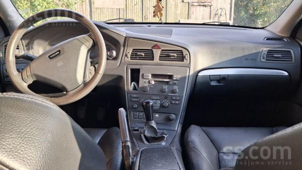 Pelēks Volvo S60 2002 Valka, ar dzinēja tilpumu 2.40 L un nobraukumu 286 tūkst. km par 1500 €, foto 7 vietnē AUTOMOTO.COM.LV