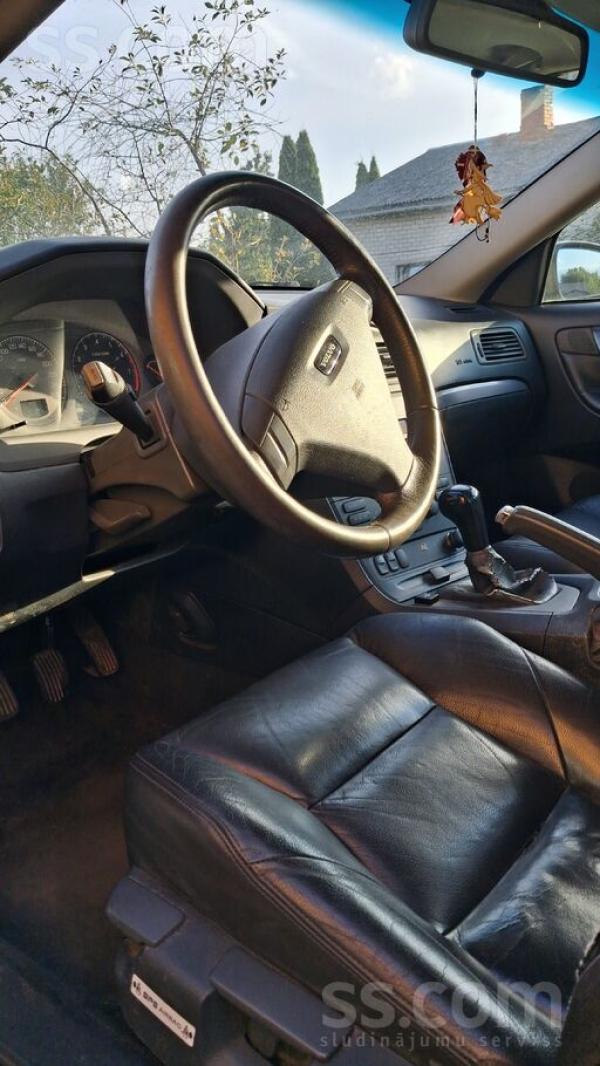Pelēks Volvo S60 2002 Valka, ar dzinēja tilpumu 2.40 L un nobraukumu 286 tūkst. km par 1500 €, foto 9 vietnē AUTOMOTO.COM.LV