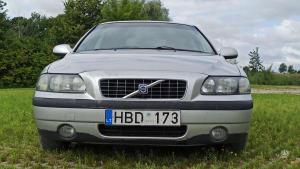 Grey Volvo S60 2002 in Pakruojis, with an engine capacity of 2.40 L and mileage of 344 thousand km for 599 €, photo  on AUTOMOTO.COM.LV